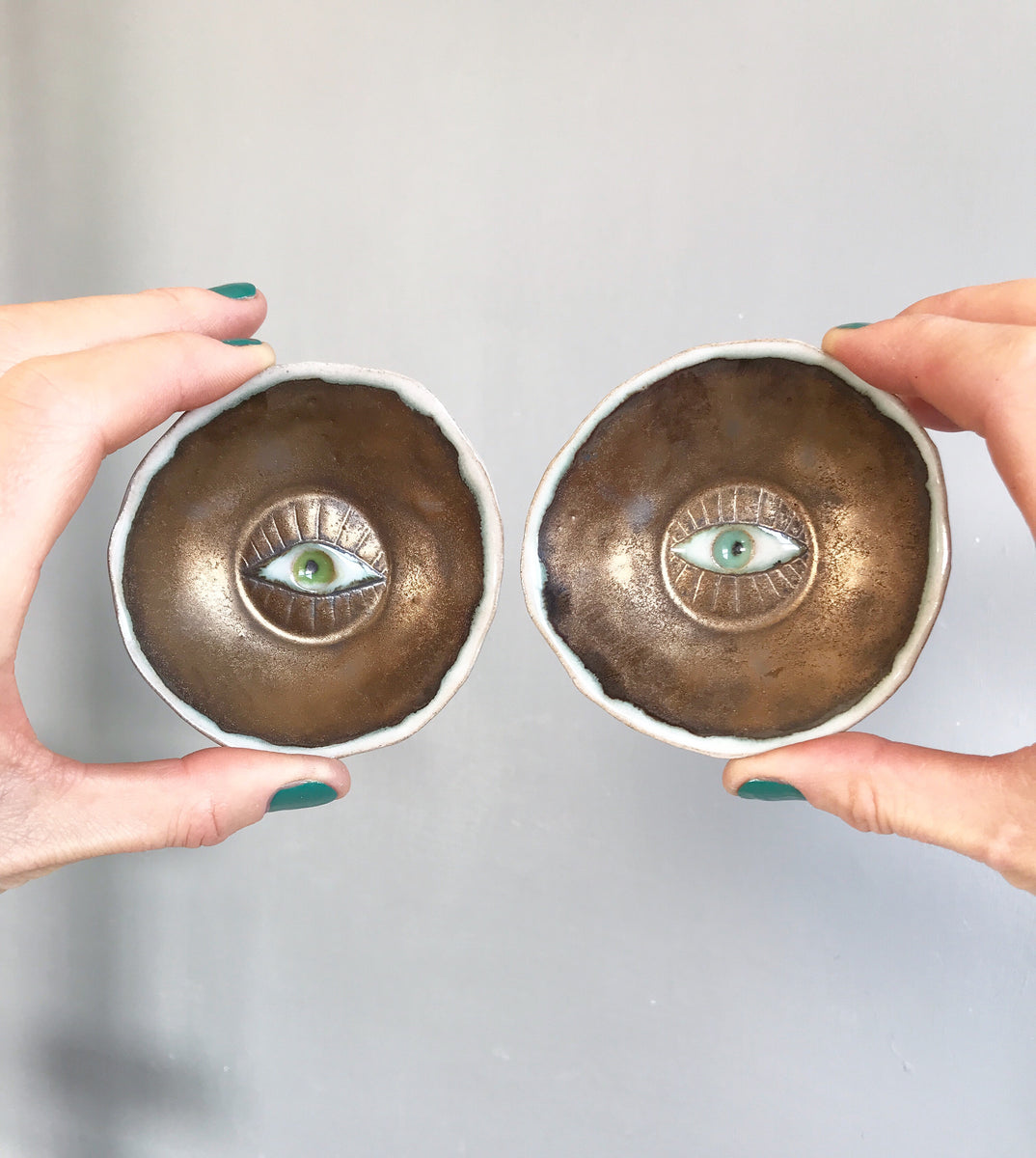 Handmade gold ceramic eye ring dish with coloured eye – Kabinshop